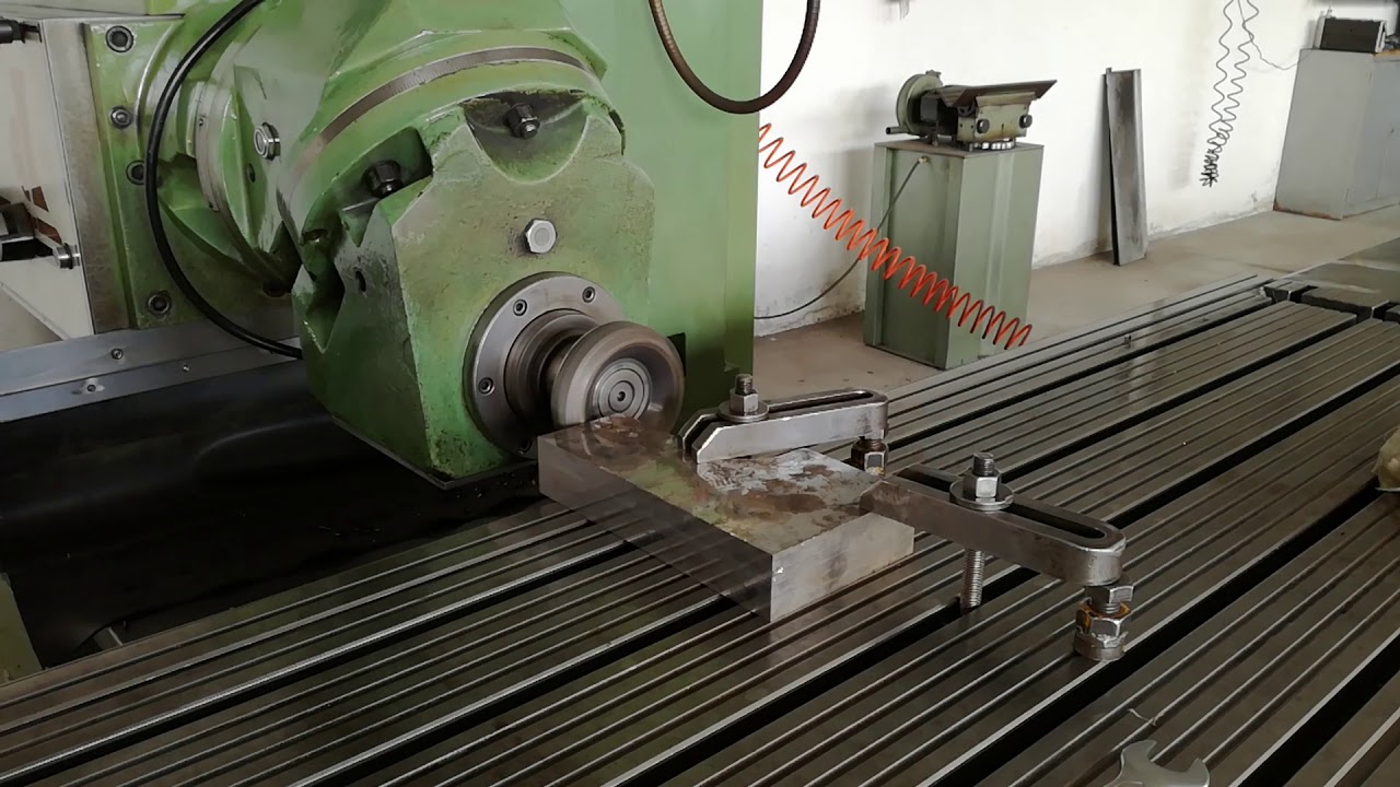 DEBER FBF 2000 Milling Machine (1988) - Working room - YouTube