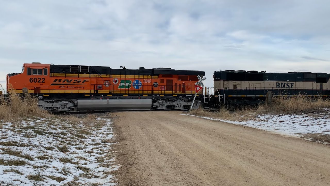 BNSF Executive Mac and Sticker unit lead freight train on the Aurora ...