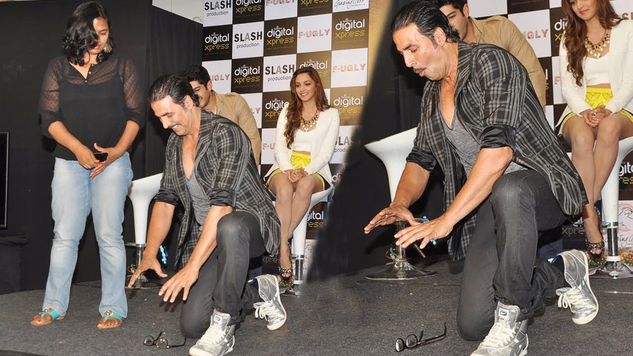 Akshay Kumar's Fugly Magic Show - YouTube
