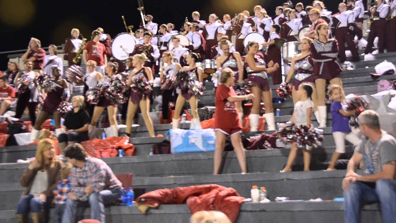 Guntersville Crimson Guard jamming to stand tunes - YouTube