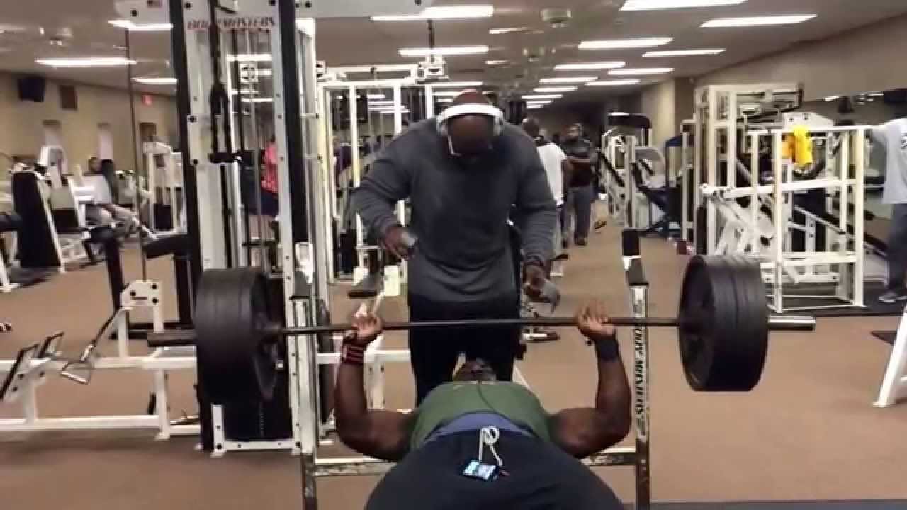 495 bench press for 1 rep (Melvin Jones) - YouTube
