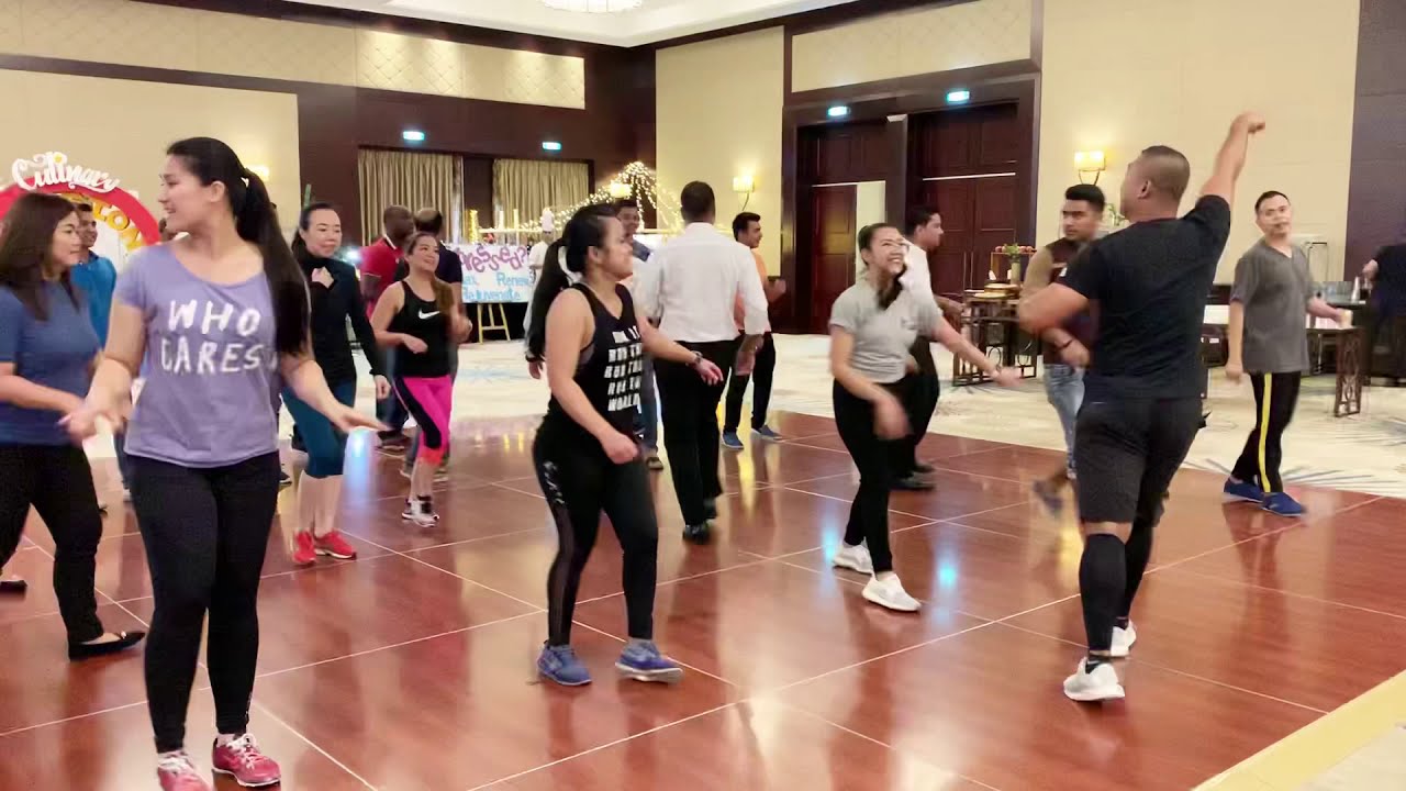 ZUMBA SESSION WITH KUYA RONALD ( Filipino Gym Instructor ) DUBAI VLOGS ...