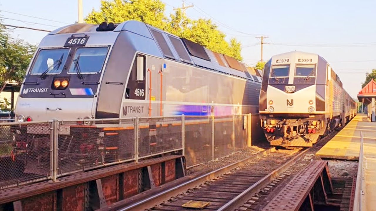 New Jersey Transit ALP-45DP #4516 & PL42-AC #4032, @Chestnut St. Bridge ...