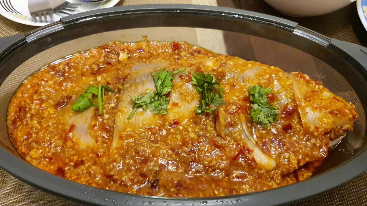 Steamed tilapia fish with spicy bean paste 酱蒸非洲鱼 - YouTube
