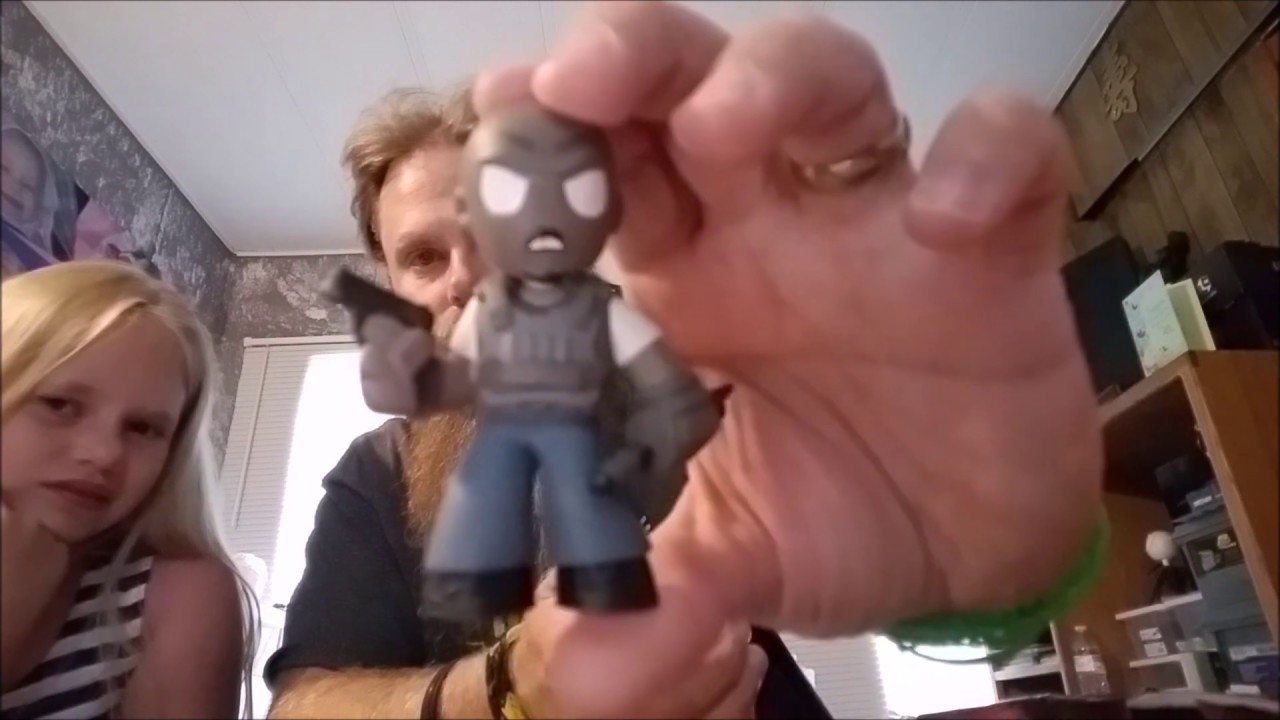 opening walking dead mini figures - YouTube