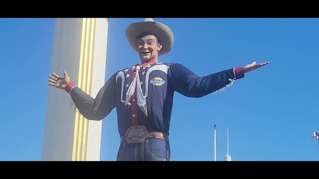 Big Tex talking and moving his hand and head at the State Fair of Texas ...