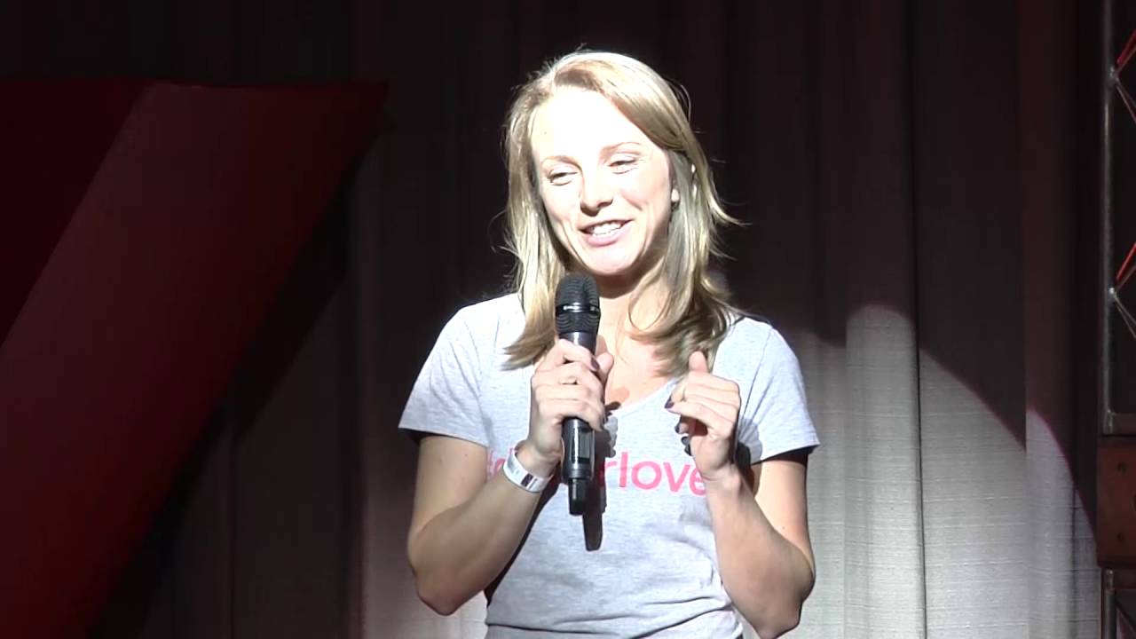 Pratique a lei do viajante | Letícia Mello | TEDxMaringá - YouTube