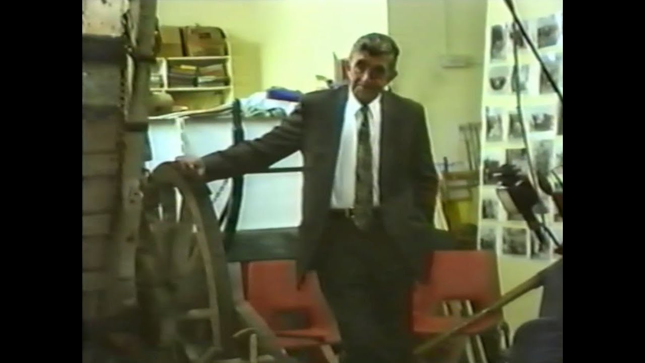 Frank McGrade & Friends talks about Coachbuilding in Tempo 1995. More ...