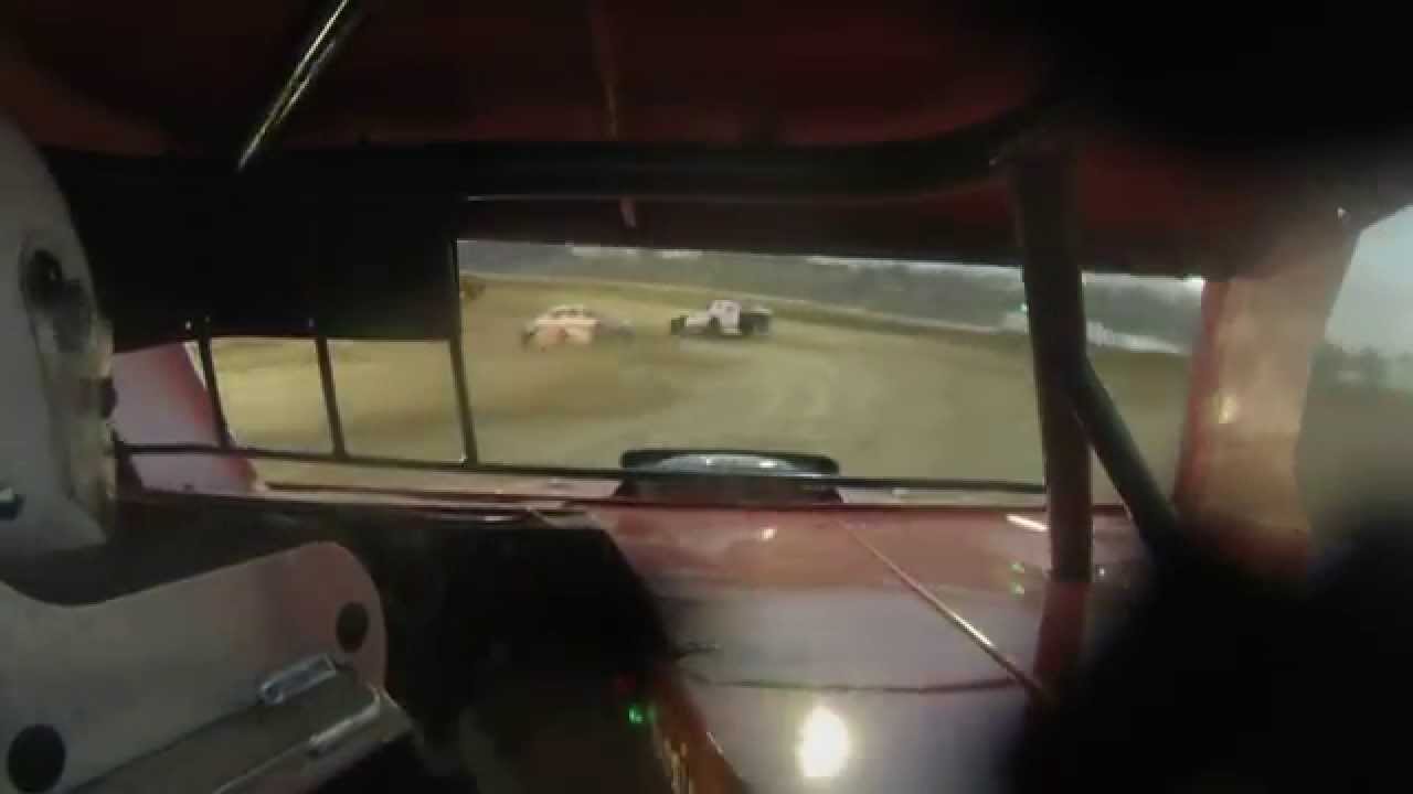 UMP Dirt Modified Crash - YouTube