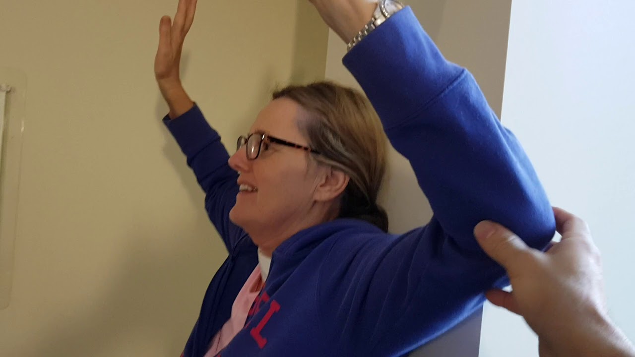 Dysfunctional shoulder movement - YouTube