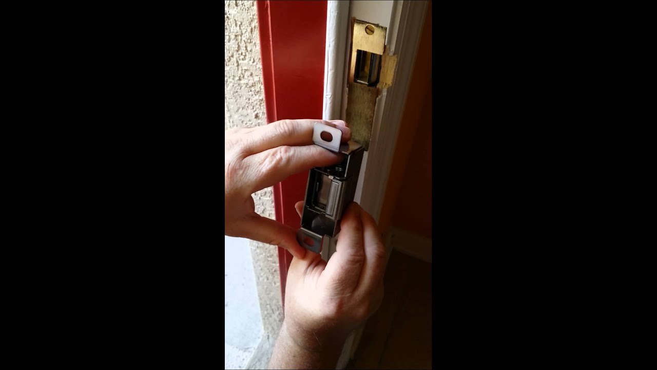 HES 7000 electric door strike - YouTube