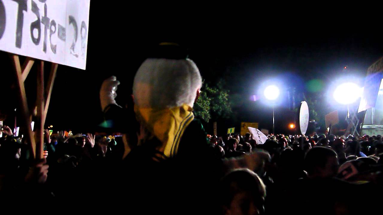 ESPN Gameday Puddles Oregon Ducks Mascot crowd surfing. GO DUCKS! - YouTube