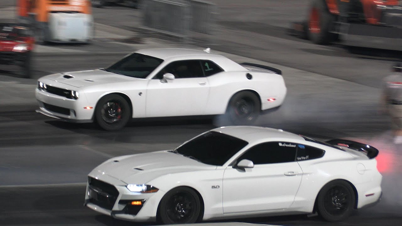 Hellcat vs Mustang GT- muscle cars drag racing - YouTube