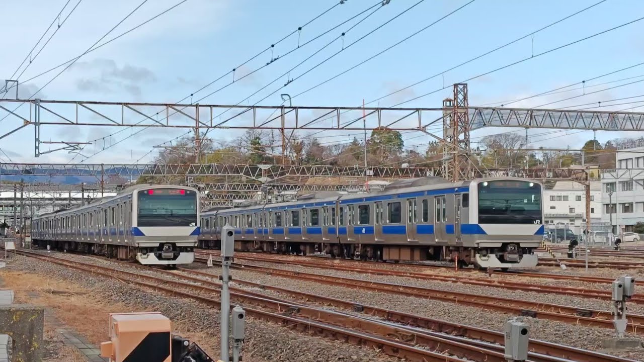 いわき駅 E531系 付属編成同士のすれ違い 5両編成と5両＋5両編成 - YouTube