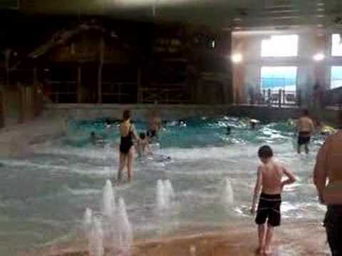 Wave pool at great wolf lodge - YouTube