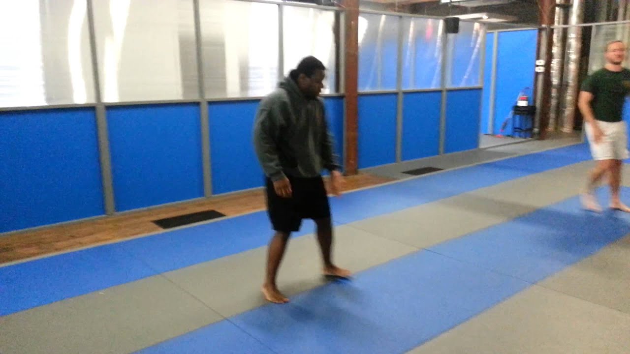 Krav Maga Choke from front 2 hand pluck - YouTube