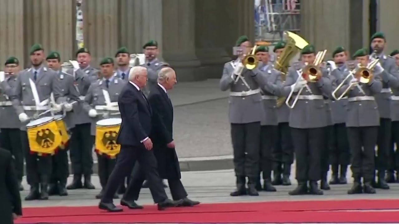 Militärische Ehren für König Charles III - Preußischer Präsentiermarsch ...