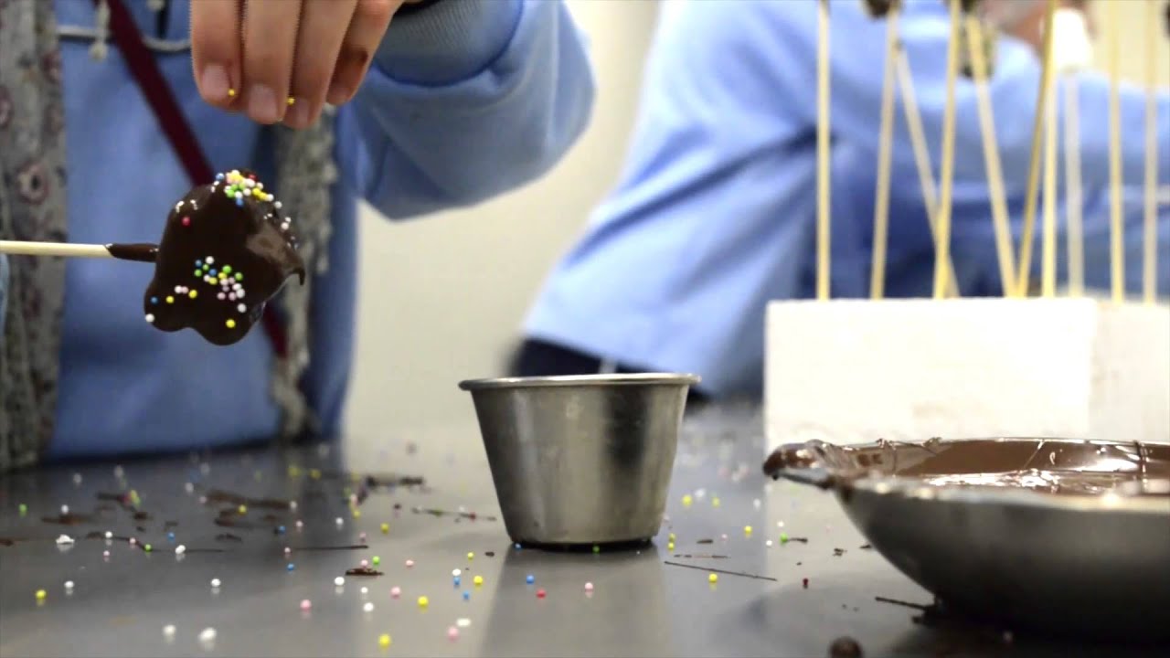 Mamá Goye visita escolar - YouTube