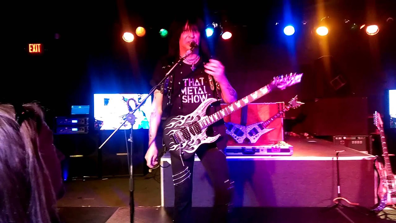 Michael Angelo Batio Performing At Bada Brew Pt1 - YouTube