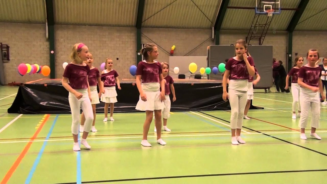 Paula club dansen 2014 nummer 1 - YouTube