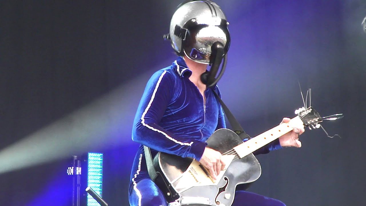 Bob Log III live at End of the Road - YouTube