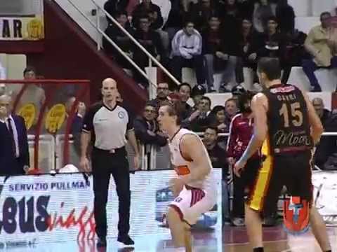 Pallacanestro Trapani - Barcellona 82-78 (TJ Bray) - YouTube