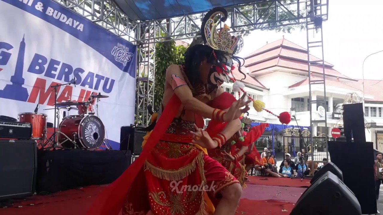 Tari Topeng Bapang Malangan - YouTube