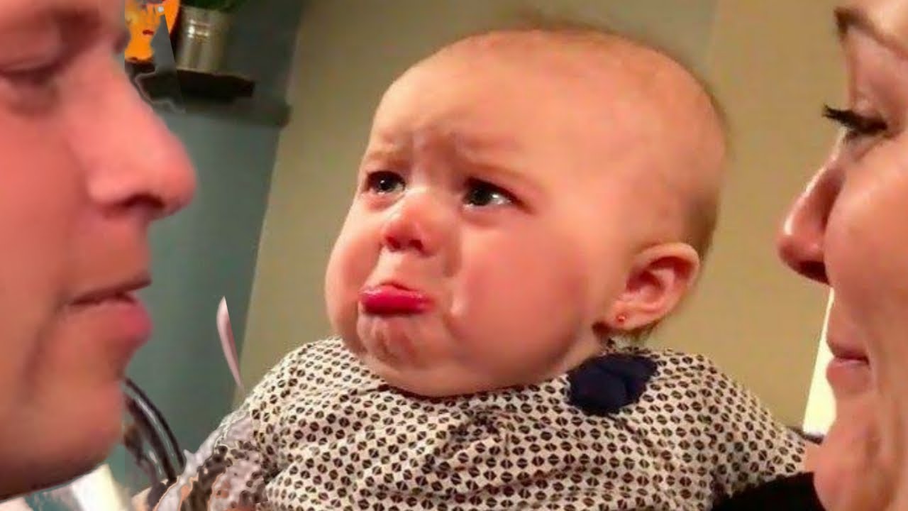 Cute Baby's Funny Reaction to Parents Kiss - Funny Viners - YouTube