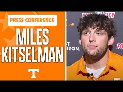 Tennessee football TE Miles Kitselman talks during fall camp I ...