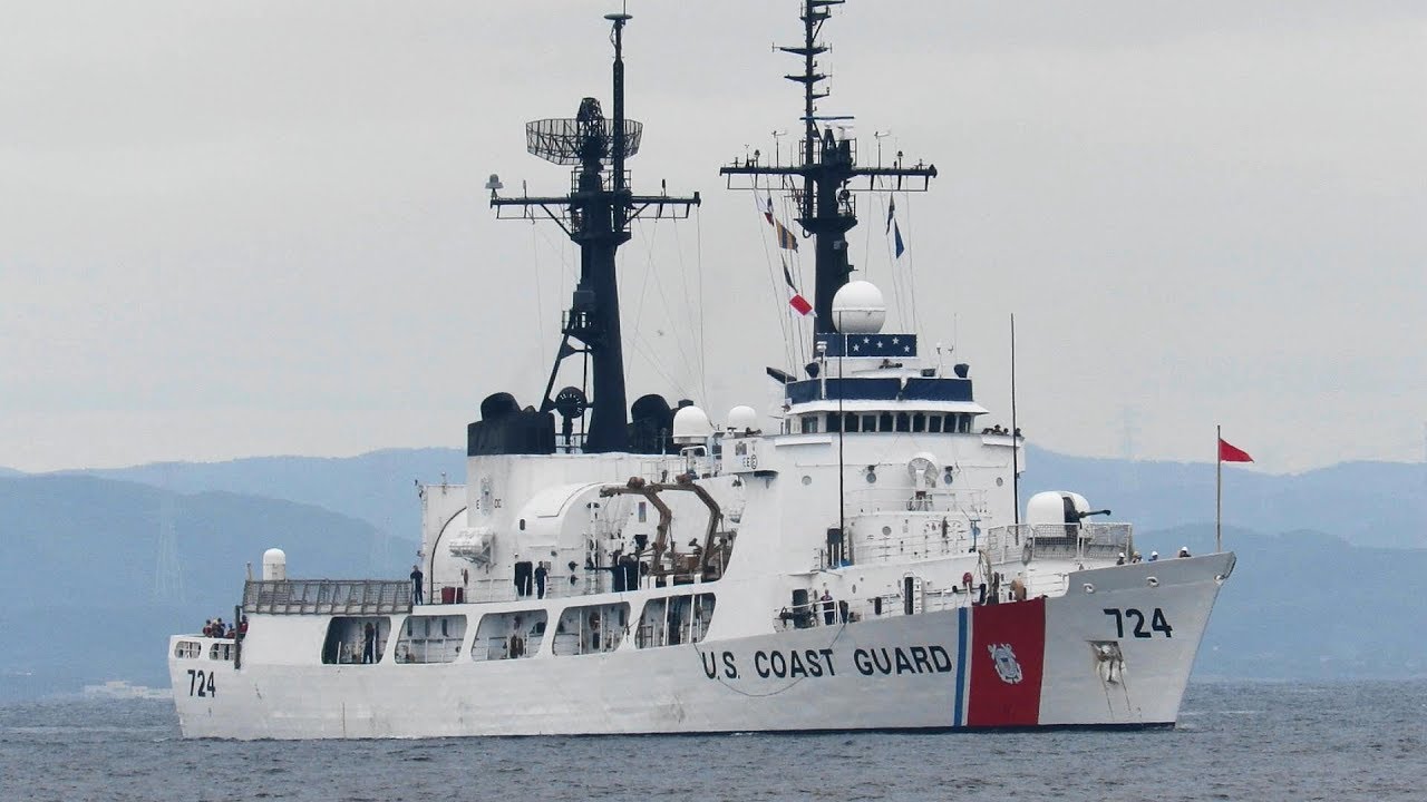 US COAST GUARD Douglas Munro (WHEC-724) 横須賀ベース沖 - YouTube
