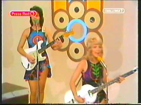 The Johnson Sisters on Opportunity Knocks. - YouTube