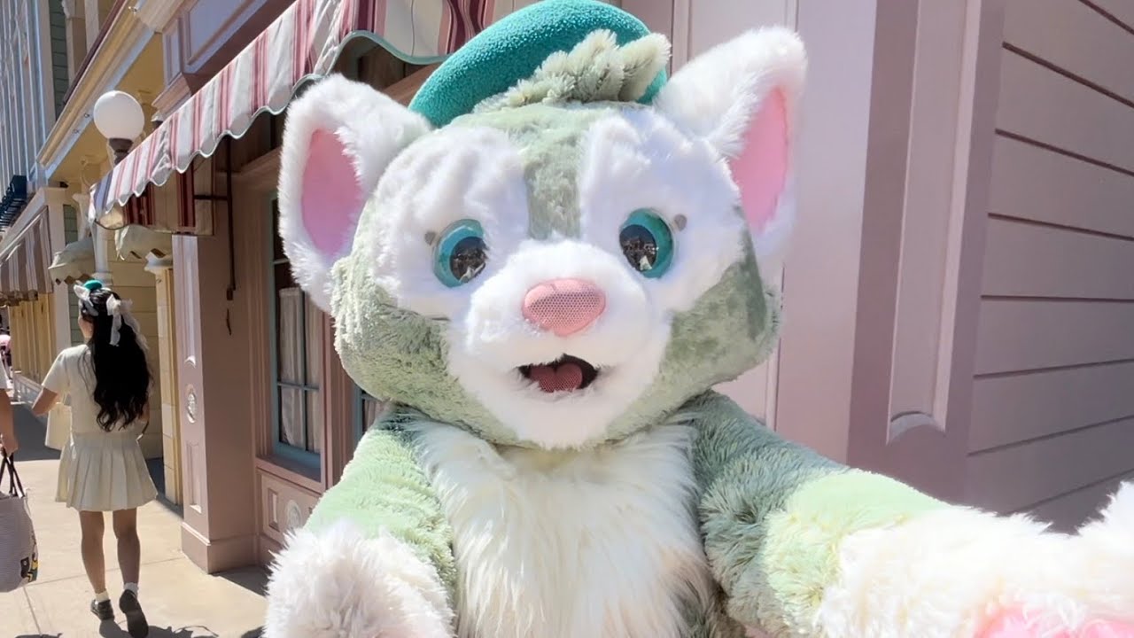 Gelatoni Meet & Greet at Hong Kong Disneyland 2024 (Duffy and Friends ...