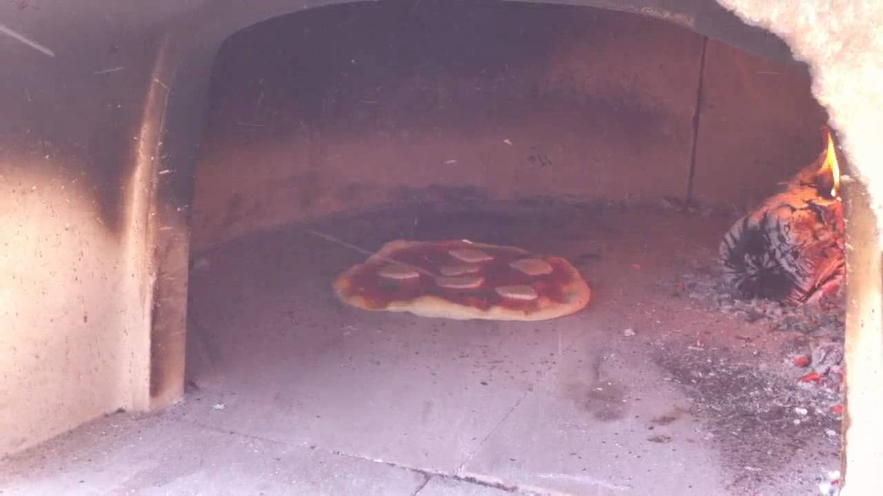 2 minute Wood Fired VPN style Pizza - YouTube