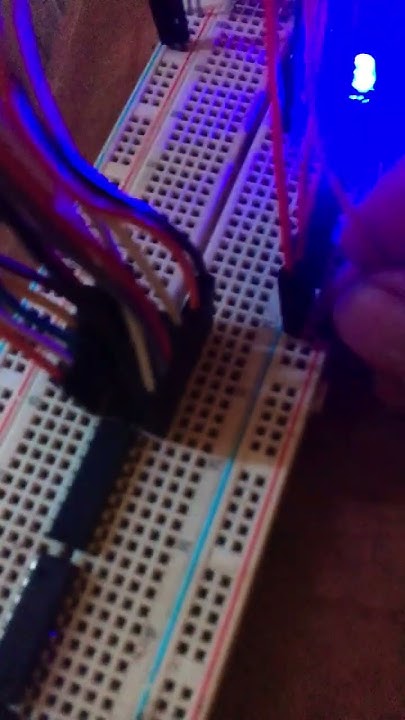 Using the IC 7483, a four bit adder in binary - YouTube