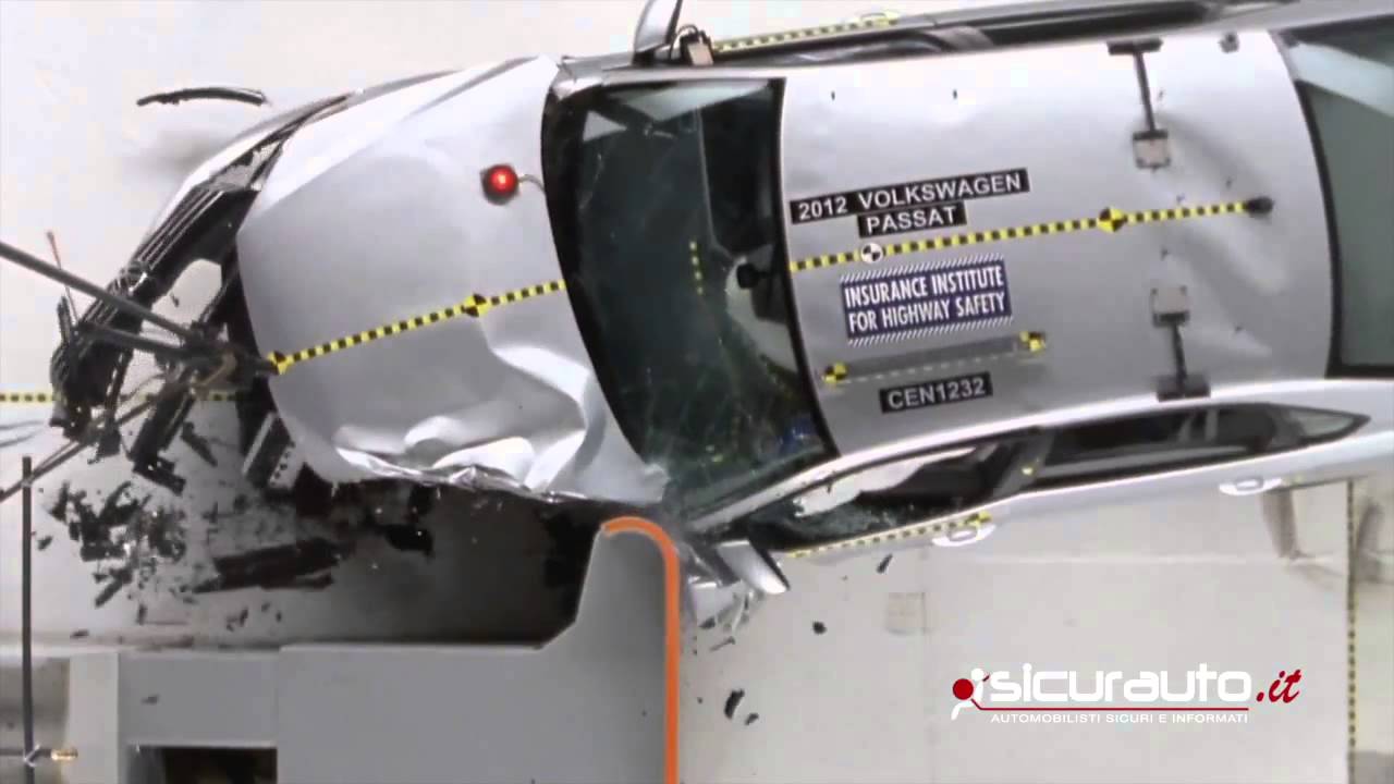 Volkswagen Passat | Crash test Small Overlap IIHS | SicurAUTO.it - YouTube