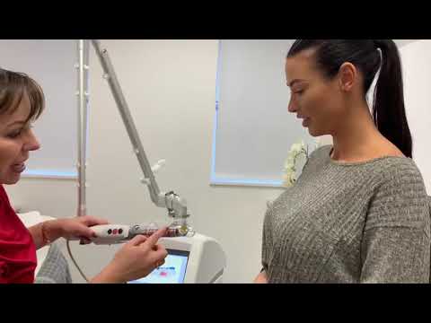 Alice Goodwin shown how femi lift works