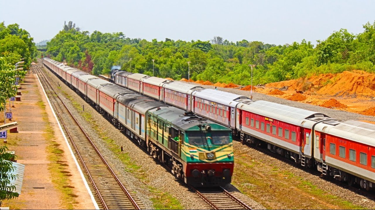 WDP3A 12431 TVC Rajdhani Express Crossing WDM3D 12432 TVC Rajdhani ...