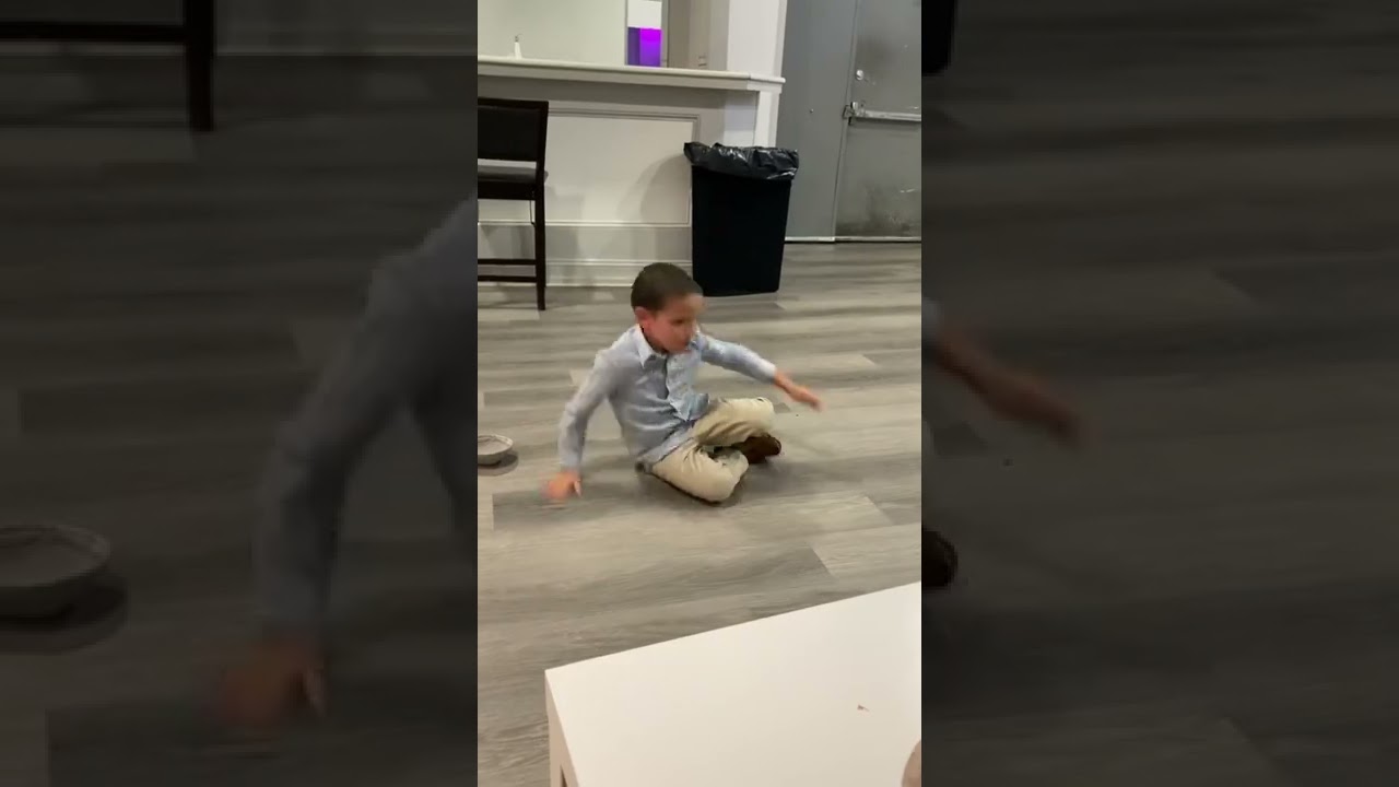 Ezzi breakdancing at Evie’s bat mitzvah - YouTube
