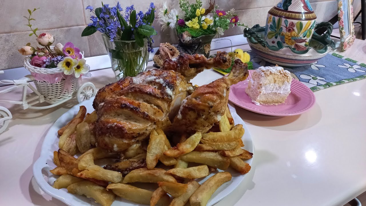 Pui la rotisor cu Cartofi și prăjitură cremes de la Bunica servite cu ...