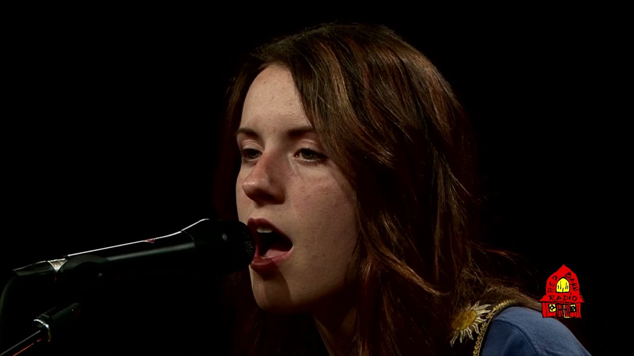 Zoe Howard & Yellow Line - Walkin' Each Other Home (Live on Red Barn ...