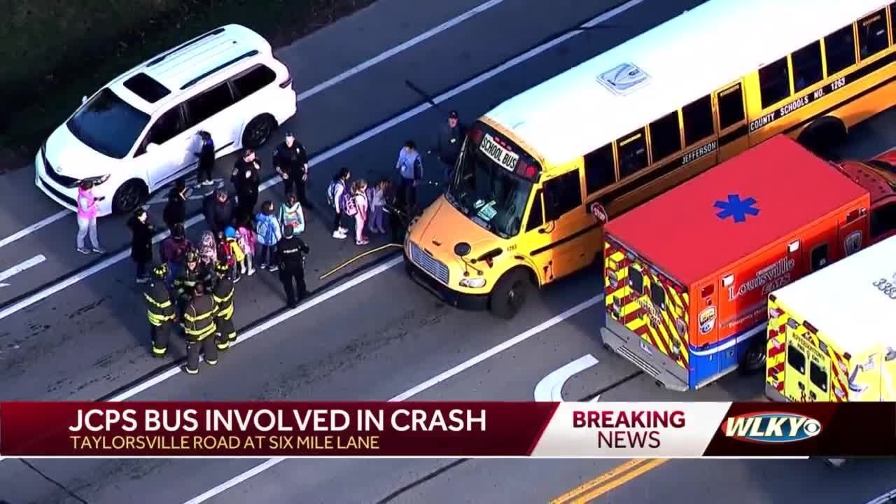 JCPS bus carrying 61 students crashes in Jeffersontown; minor injuries ...