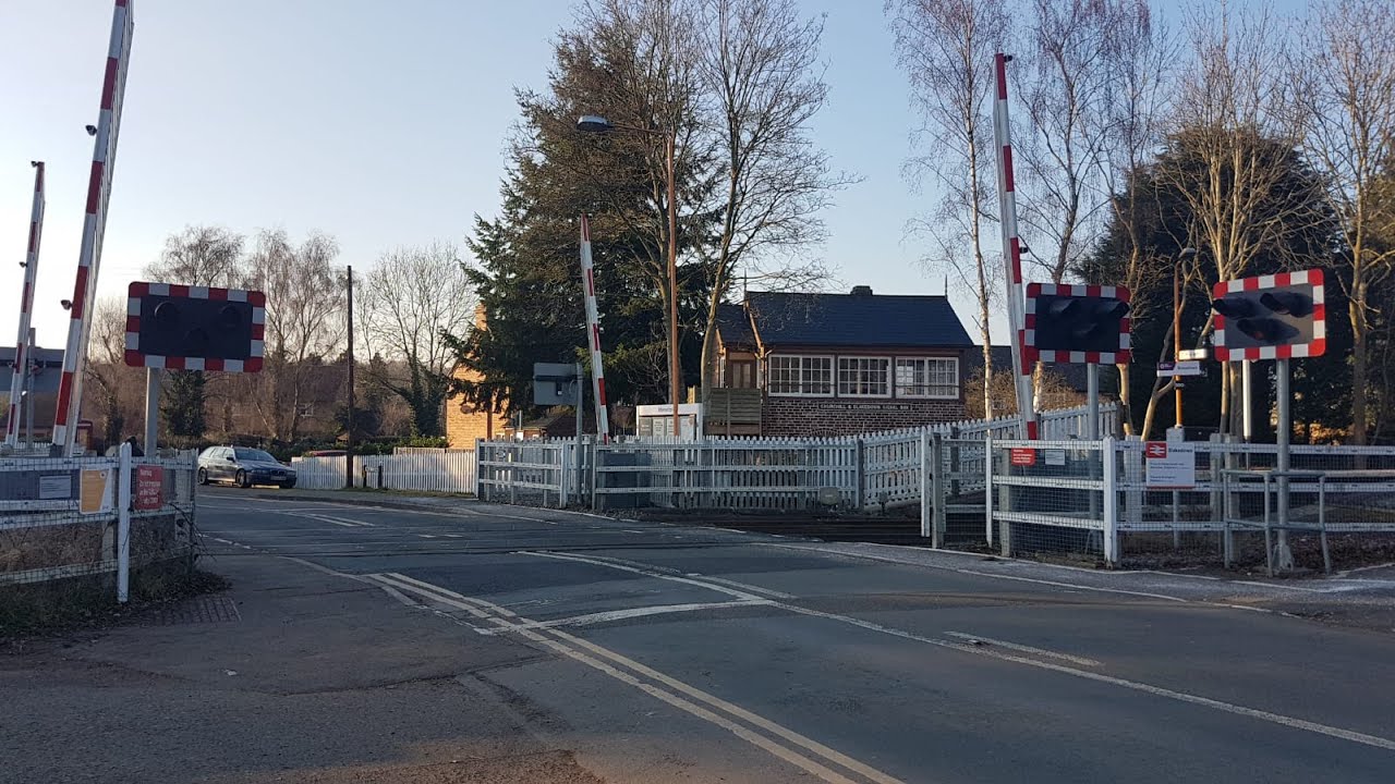 Blakedown Station Level Crossing (Worcestershire) (28/02/21) - YouTube