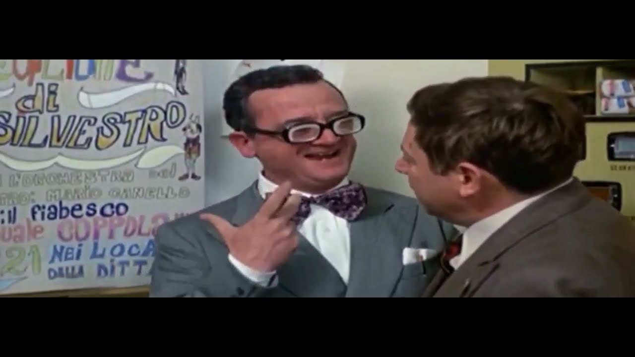 Filini Organizza il Veglione di Capodanno a Fantozzi 😆 - YouTube