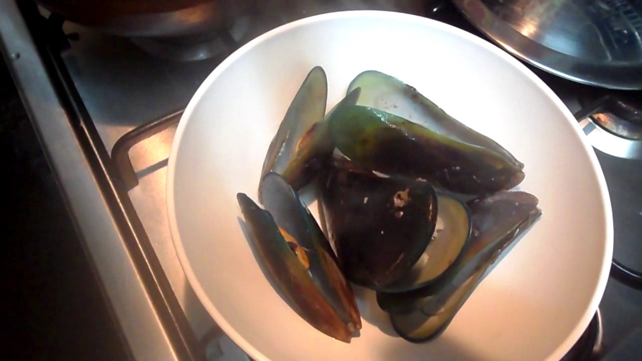 Kallummakkaya Porichathu- Mussels Dry Fry - YouTube