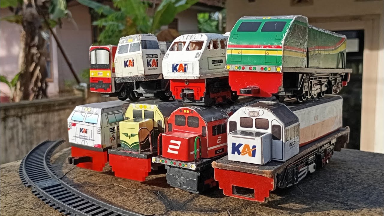 Menemukan mainan kereta api kai cc206,kereta api krl,kereta api pt tel ...
