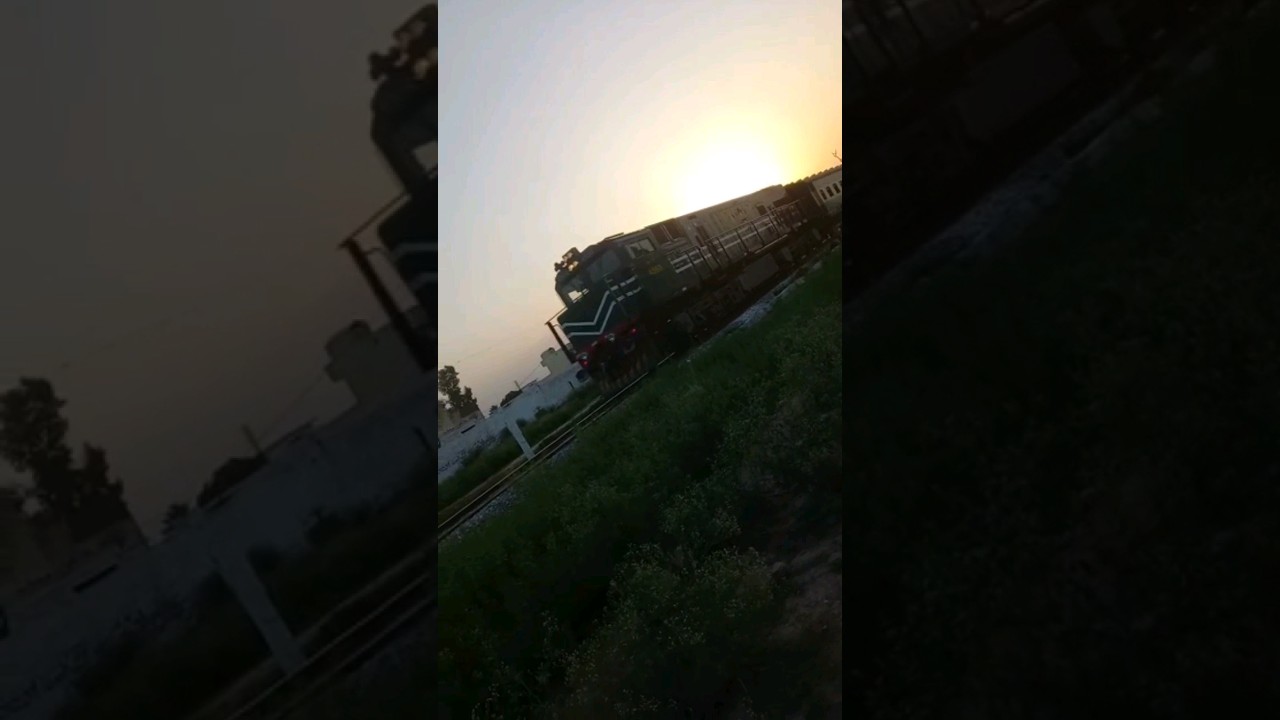 Super Fast Pakistani Train | Hazara Express 12DN | Gujar Khan | High ...