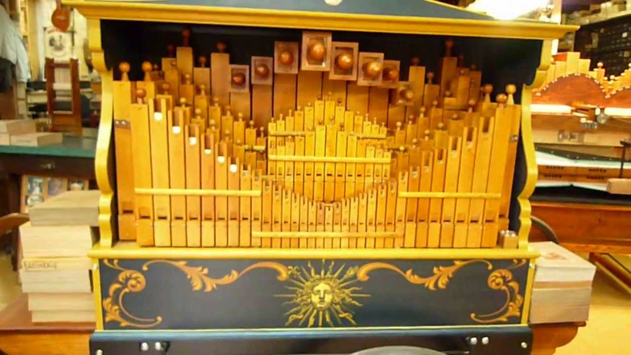 Patrick Marco à l'atelier - Orgues de barbarie Odin - YouTube