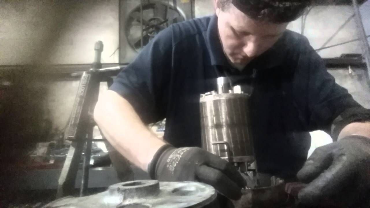 Flygt 3102 part 2. Disassembly of Flygt with a wallowed out bolt on ...