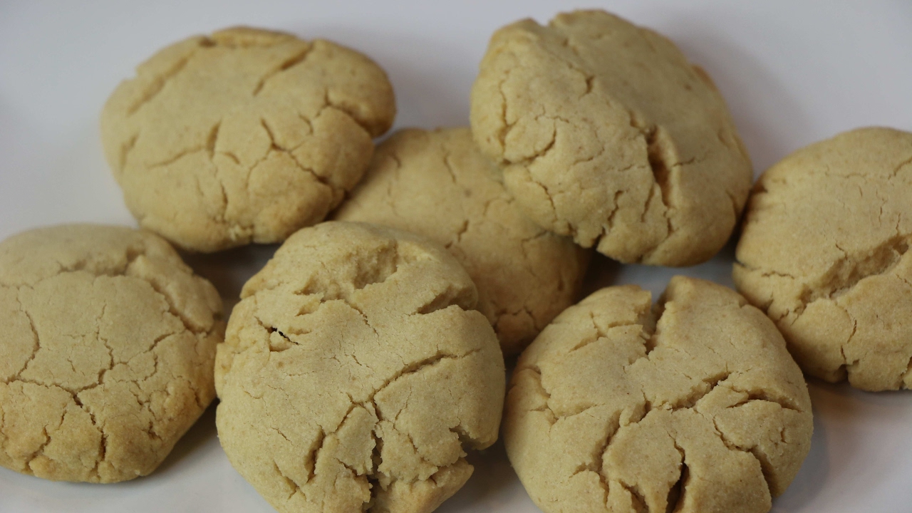 Peanut Butter Shortbread Cookies Recipe - How to Make Peanut Butter ...
