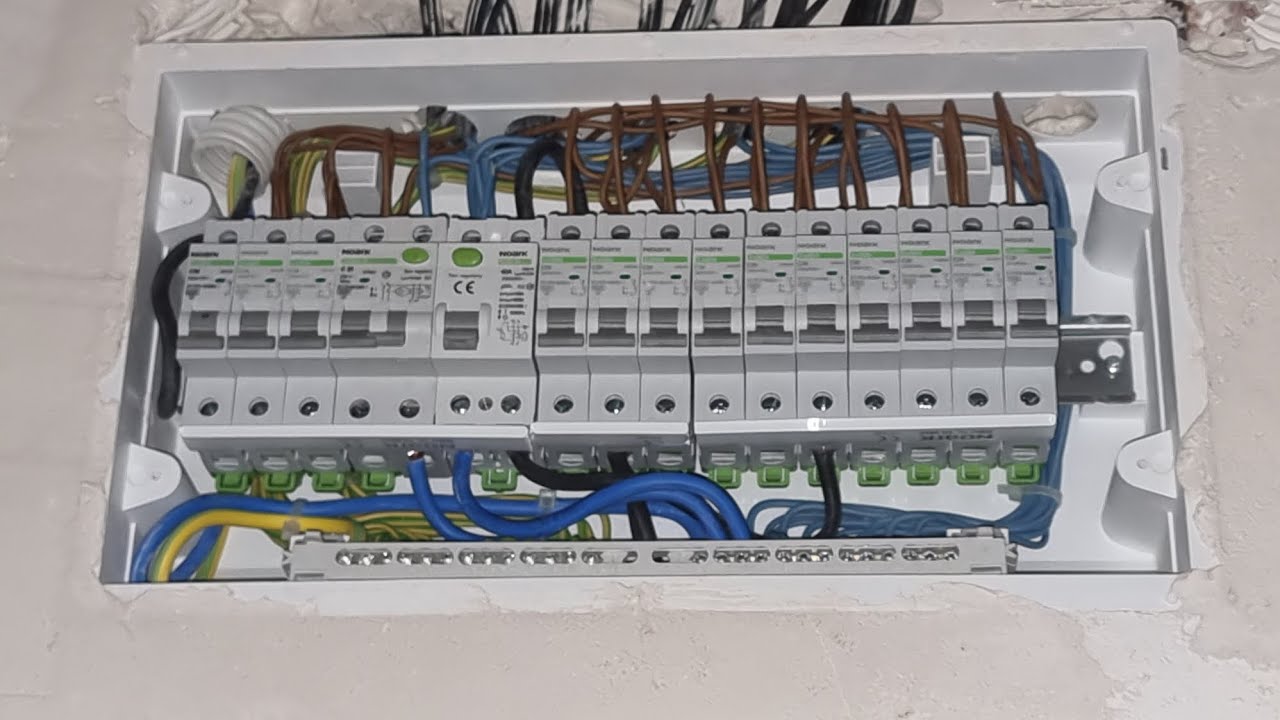 Свързване на ел табло с автоматични предпазители Connecting An El
